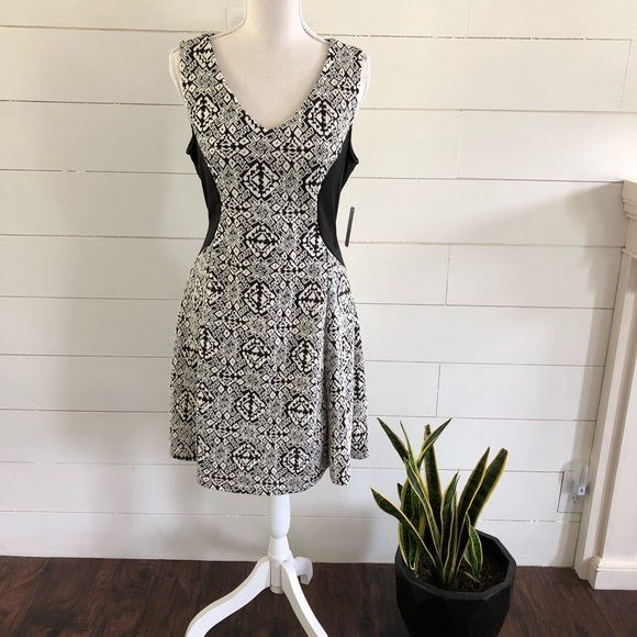 Charming Charlie | Dresses | Black And White Geometric Pattern Dress ...